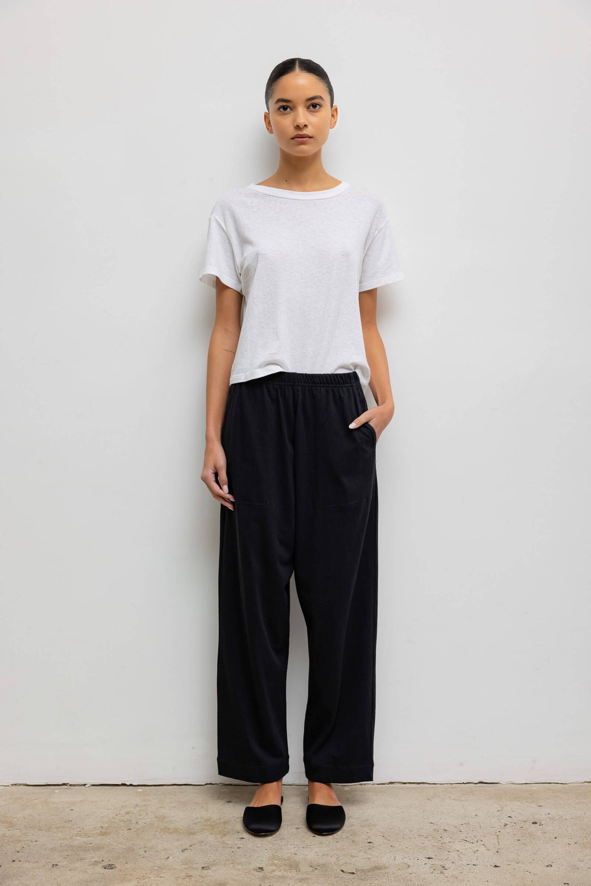 LESET Margo Tapered Pocket Pant in Black in Cotton