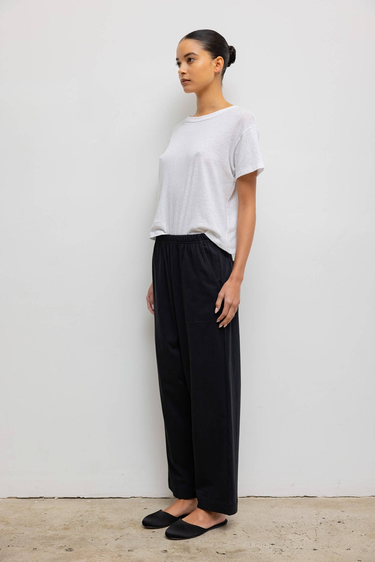 LESET Margo Tapered Pocket Pant in Black in Cotton