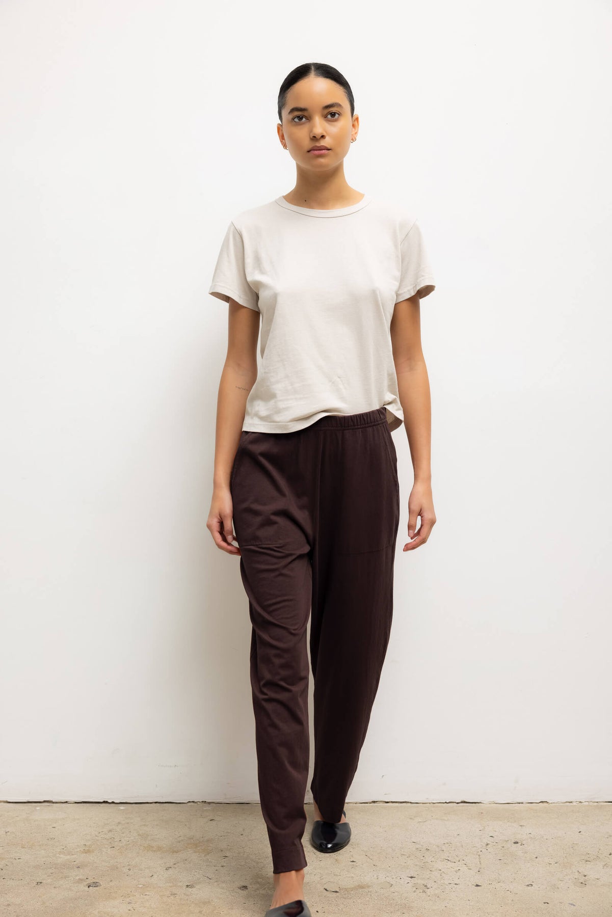 LESET Margo Tapered Pocket Pant in Chocolate in Cotton